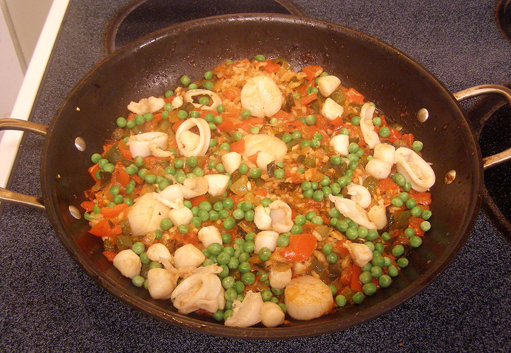 Seafood Paella recipe - Scallops, clams and squid